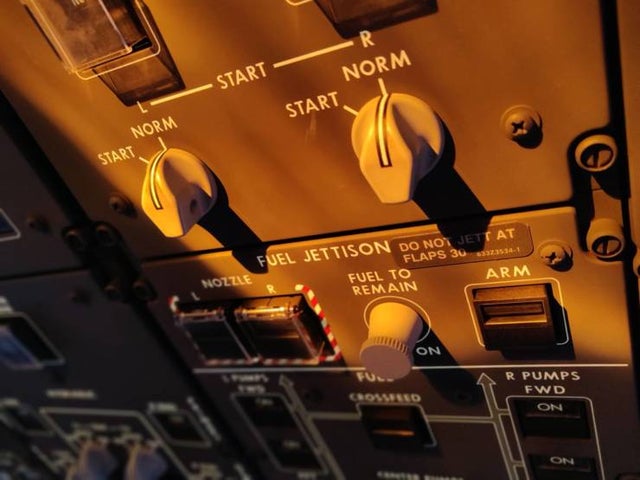 What happens if your pilots can't retract the landing gear after takeoff? - The Points Guy