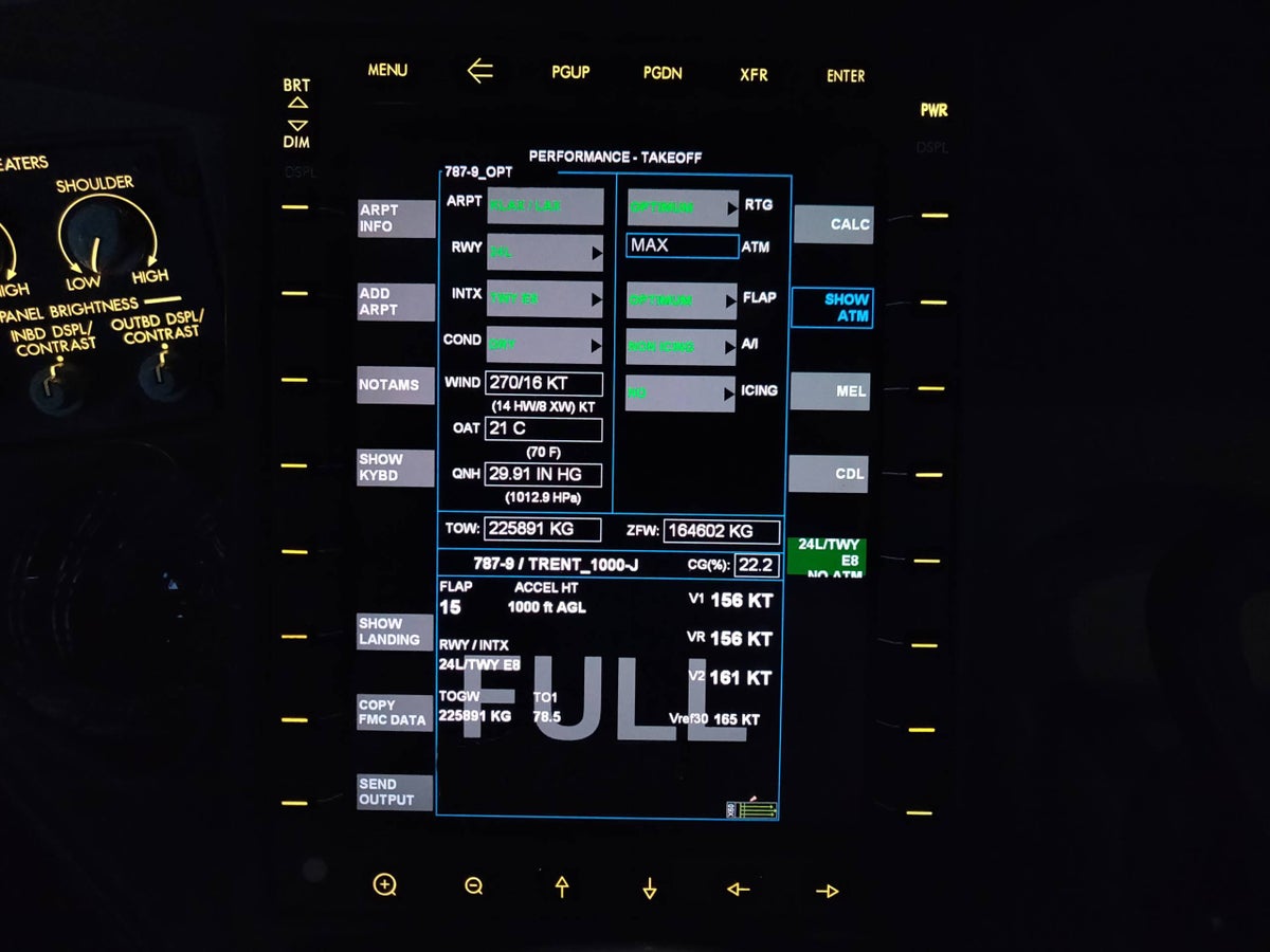How airlines keep aircraft from tipping over - The Points Guy