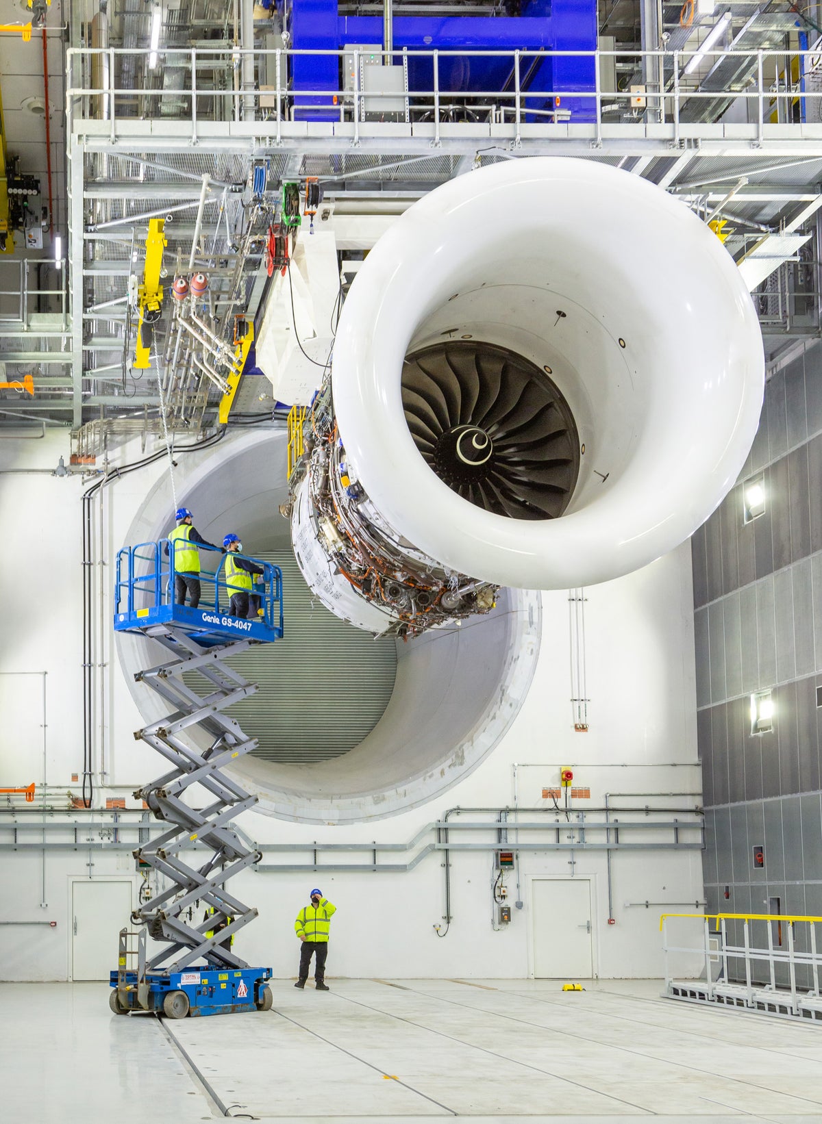 Rolls-Royce unveils the largest aircraft engine testing facility in the ...
