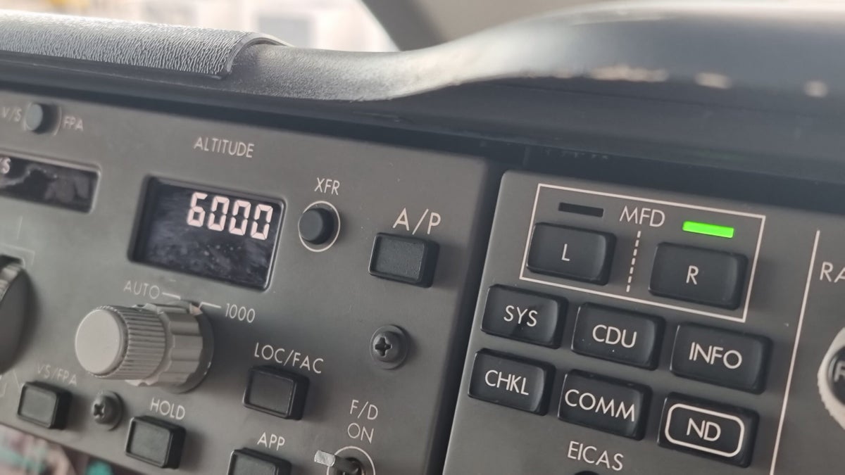 The 10 most important buttons in the cockpit - The Points Guy