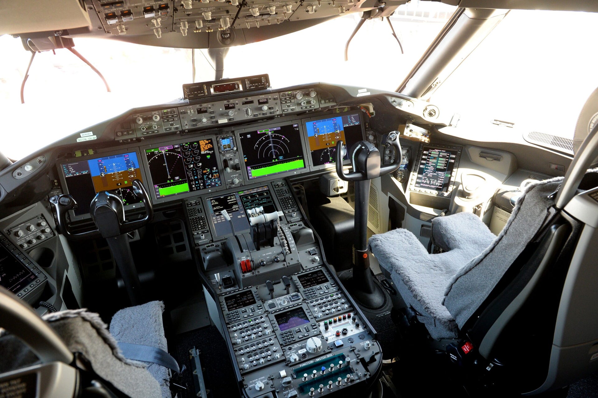 Airbus A321LR versus the Boeing 787 Dreamliner: Which do pilots prefer ...