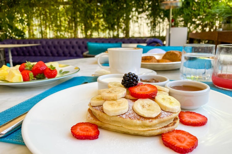 How to master the perfect hotel buffet breakfast strategy - The Points Guy