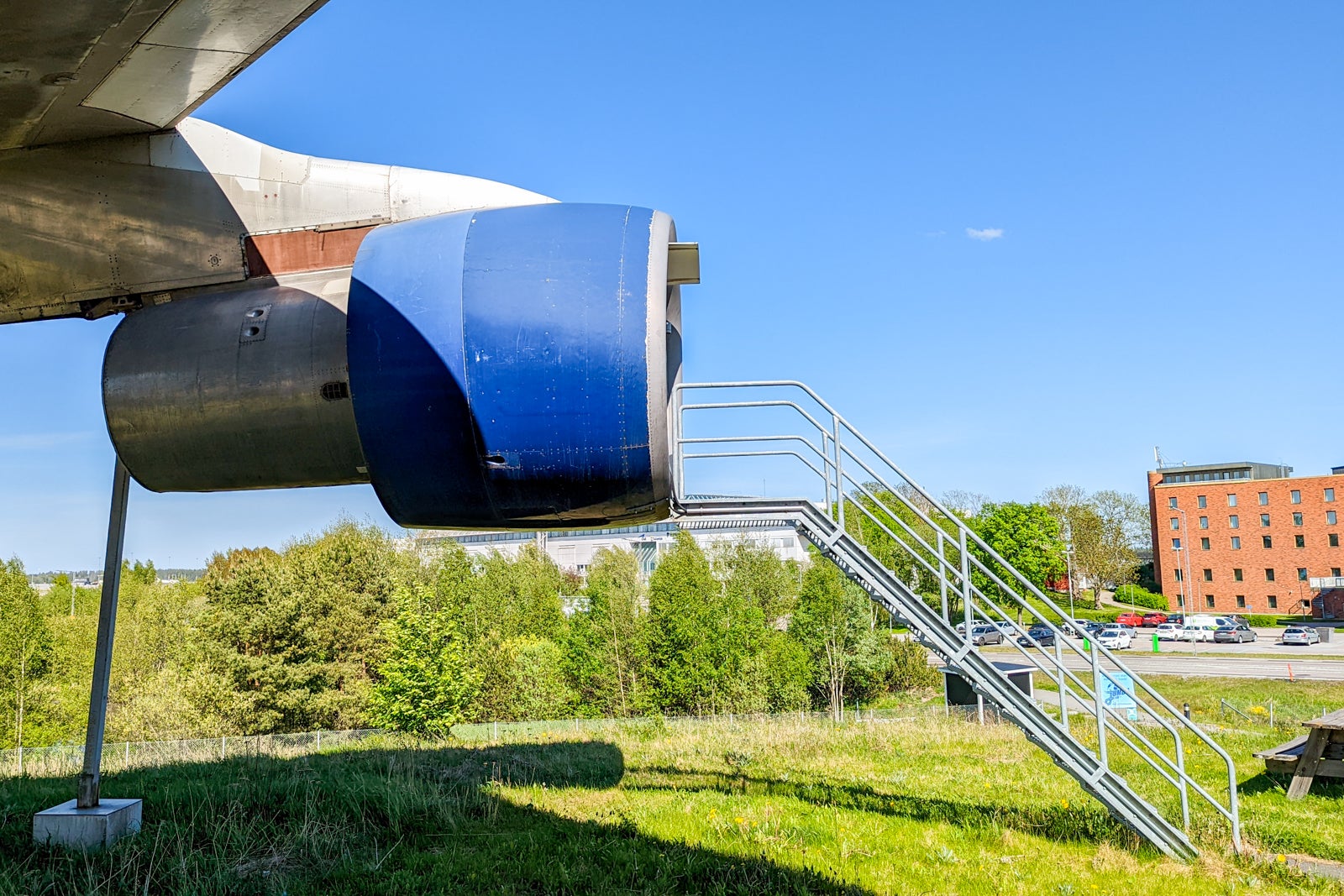 What it's like sleeping in the cockpit of a Boeing 747 jumbo jet hotel ...
