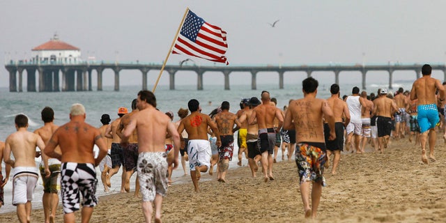 10 Photos: Fourth of July on LA's South Bay Beaches - The Points Guy