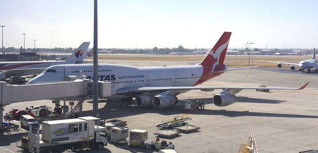 Watch a Qantas 747 Fly with Five Engines - The Points Guy
