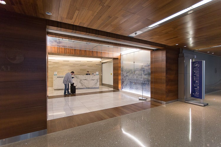 LAX TBIT-T4 Connector Offers Better Access to Lounges - The Points Guy