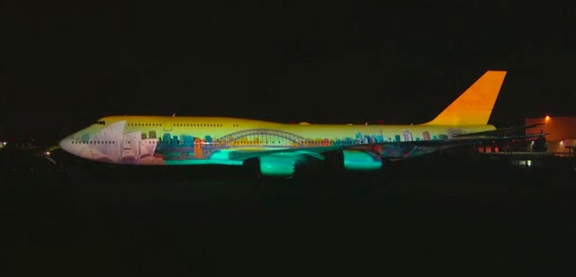 Watch Boeing Turn a 747-8 Into an Enormous Projection Screen - The ...