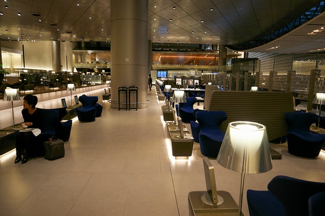 Review: Qatar Airways Al Mourjan Business Lounge, Doha - The Points Guy