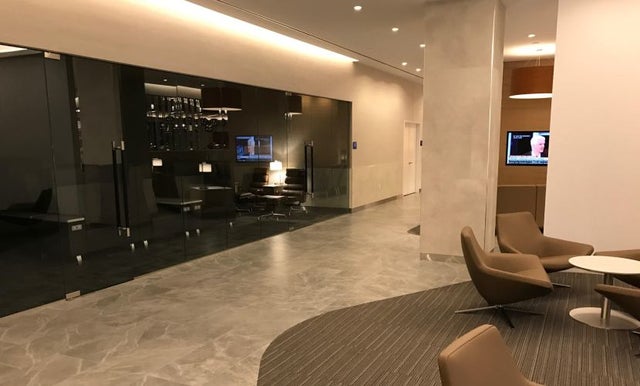 First Look: American Airlines' Newest JFK Lounge - The Points Guy