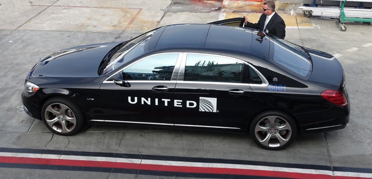 What It's Like to Be a Celebrity Flying United at LAX - The Points Guy