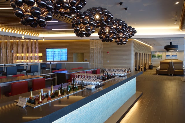 Tasting the Best AA Offers at JFK Flagship First Dining - The Points Guy