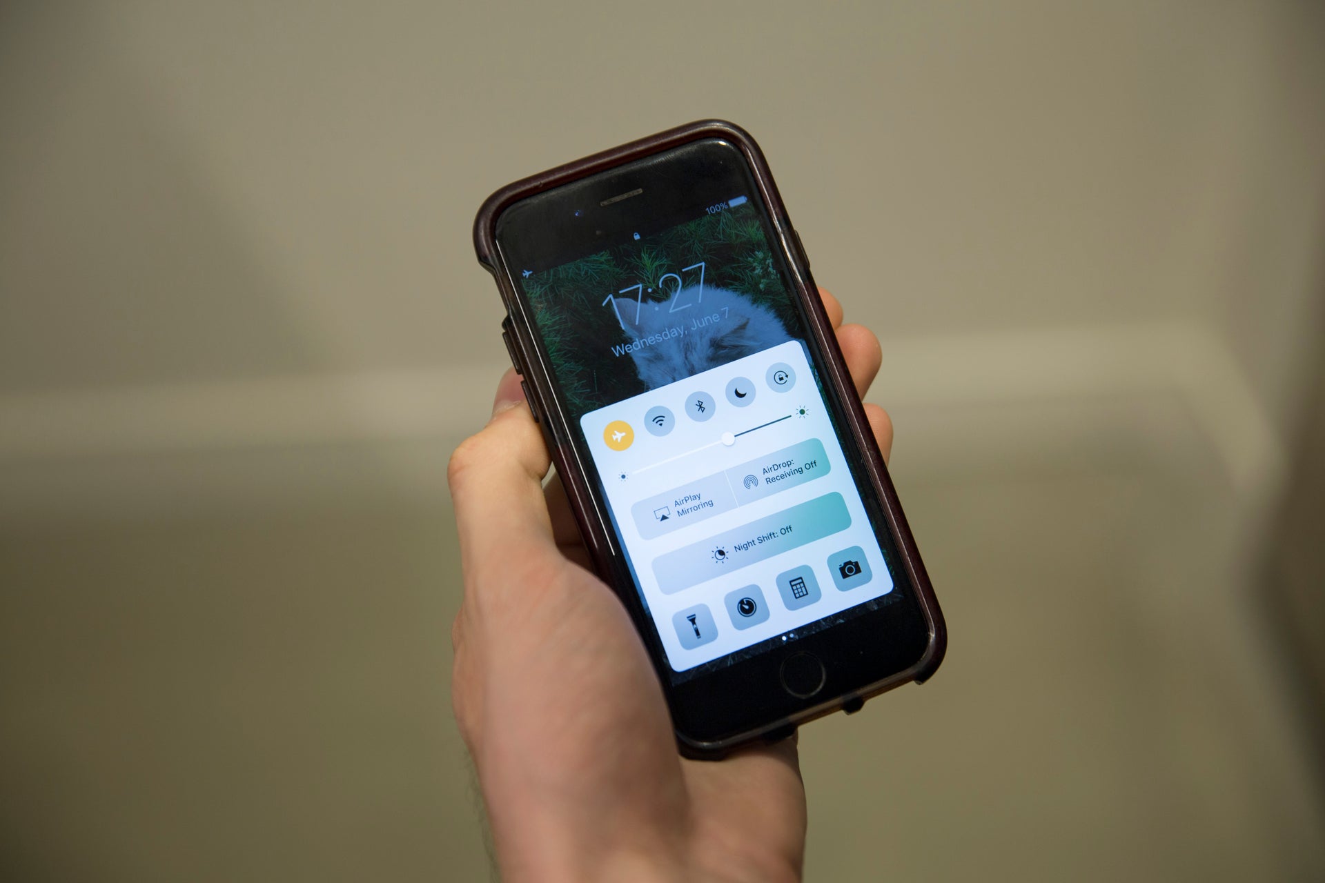 What Happens When You Don't Put Your Phone on Airplane Mode on an ...