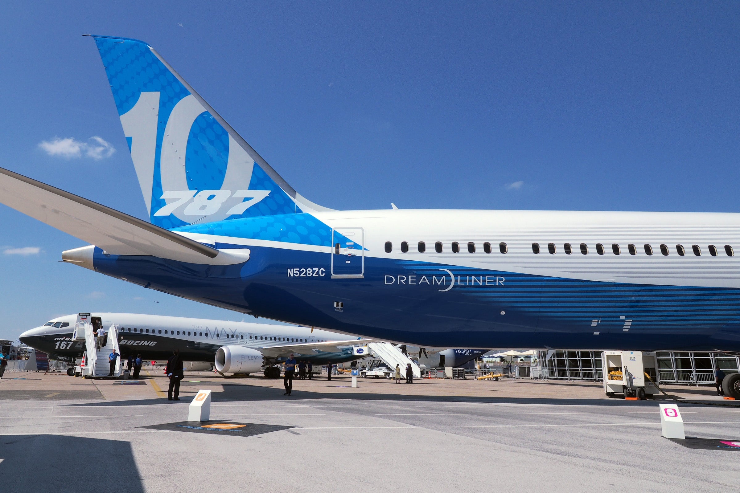 See Boeing's First 787-10 to Enter Service Roll Out Assembly - The ...