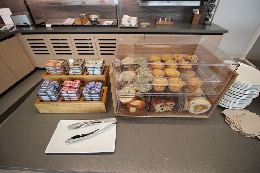 Review: The New Alaska Airlines Lounge in Seattle (SEA) - The Points Guy