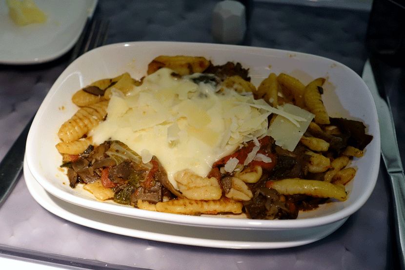 Flight Review: Delta (777-200) Business, From NYC to Paris - The Points Guy