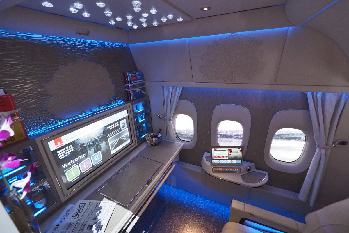Here's the New Emirates First Class Suite on the 777-300ER - The Points Guy
