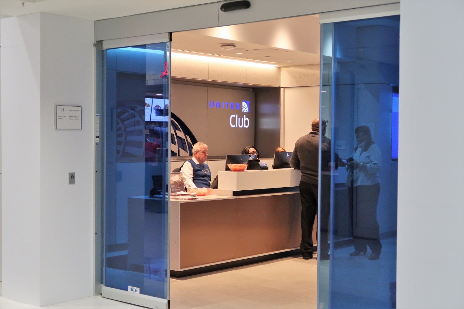 Check Out The New United Club at DFW - The Points Guy