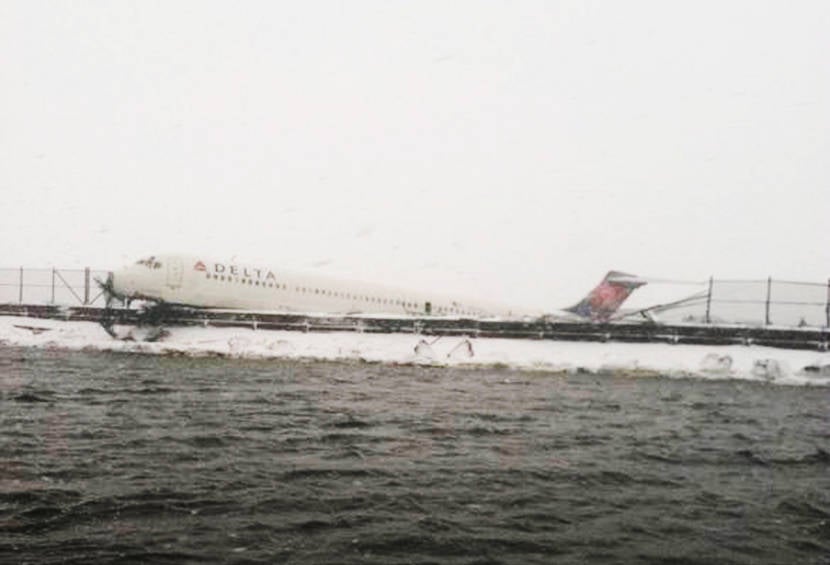 Delta Sued by Port Authority for 2015 Runway Skid at LGA - The Points Guy