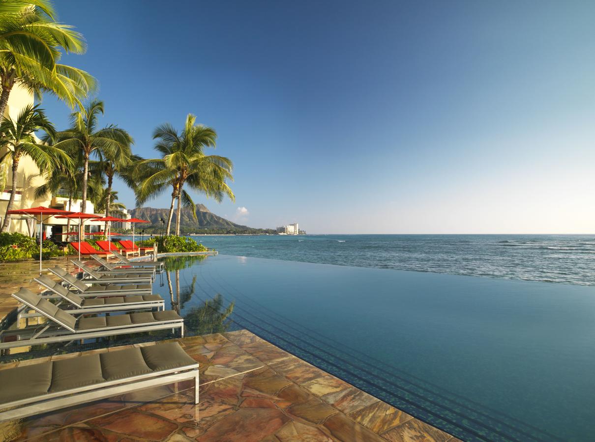 12 of the Most Beautiful Infinity Pools From Around the World