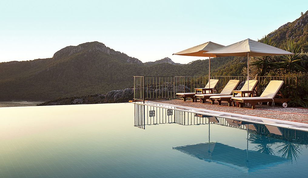 12 of the Most Beautiful Infinity Pools From Around the World - The ...