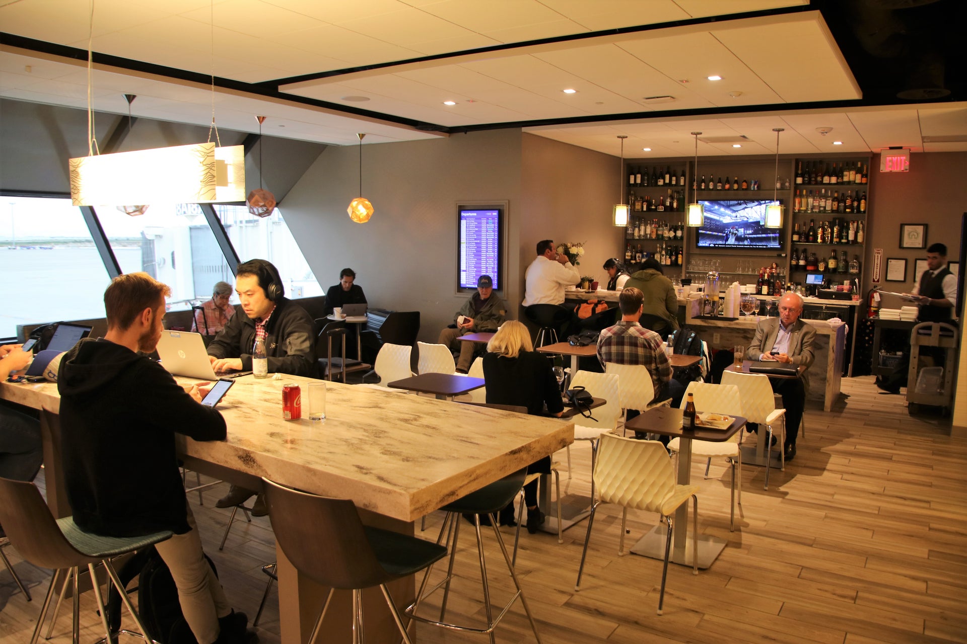 An Unexpected Oasis: The Escape Lounge at Oakland International Airport ...