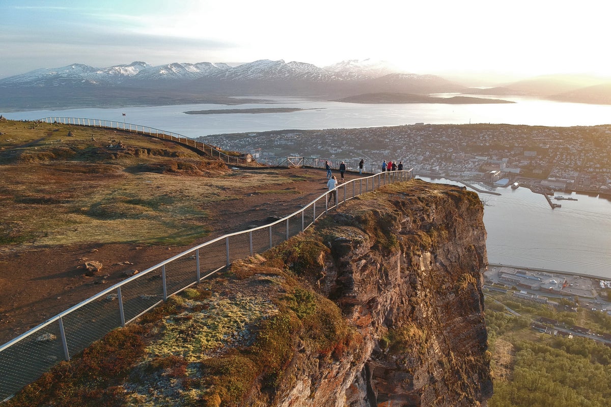 What it’s like to experience the midnight sun - The Points Guy