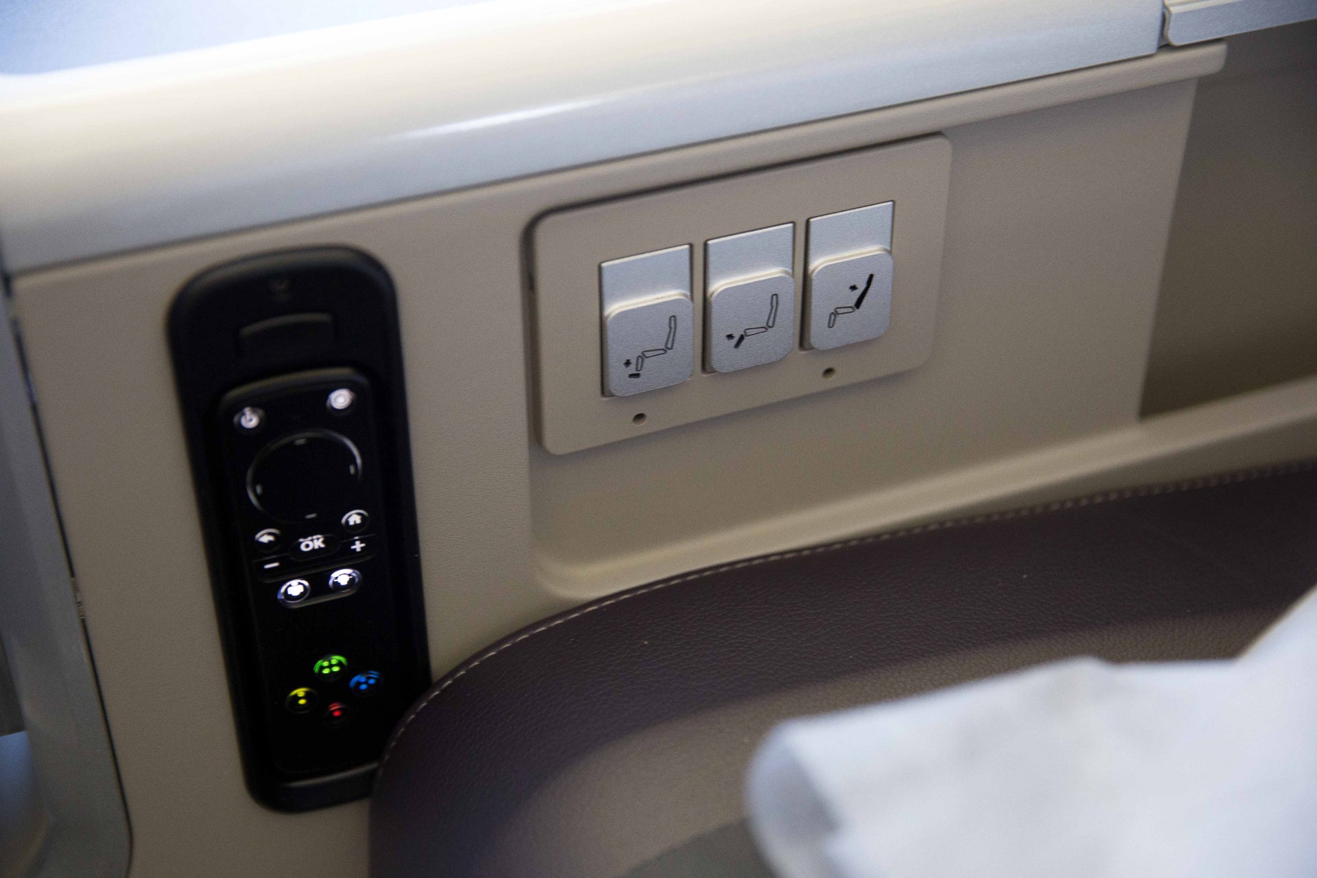 Review: United's New Premium Plus Seat on the 777-200 - The Points Guy