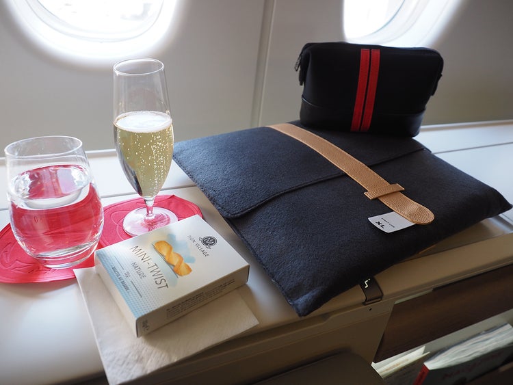 The ultimate guide to Air France's "La Première" 777-300ER first class ...