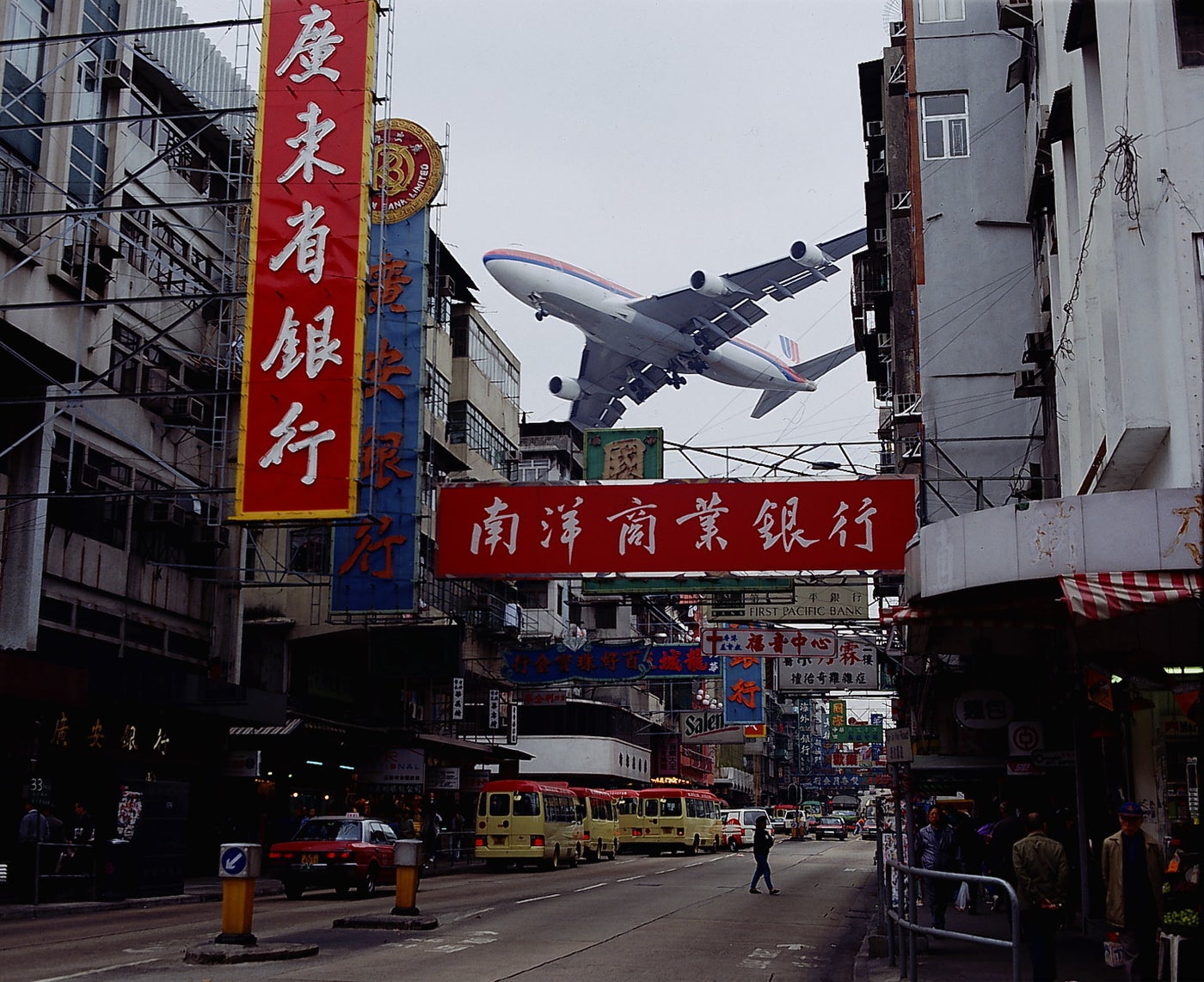 See the Crazy Landings at Kai Tak, Closed 20 Years Ago