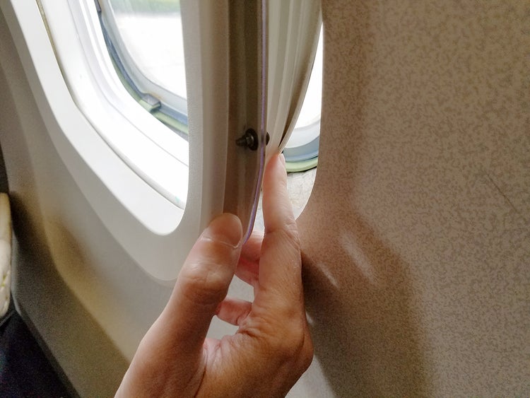 This Broken Plane Window Isn’t As Terrifying As It Looks - The Points Guy