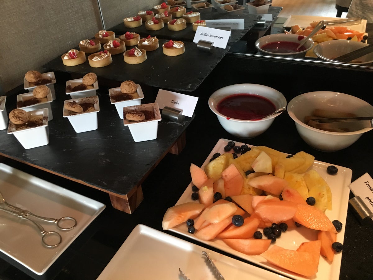 The Hyatt Regency Churchill London Regency Club Review - The Points Guy