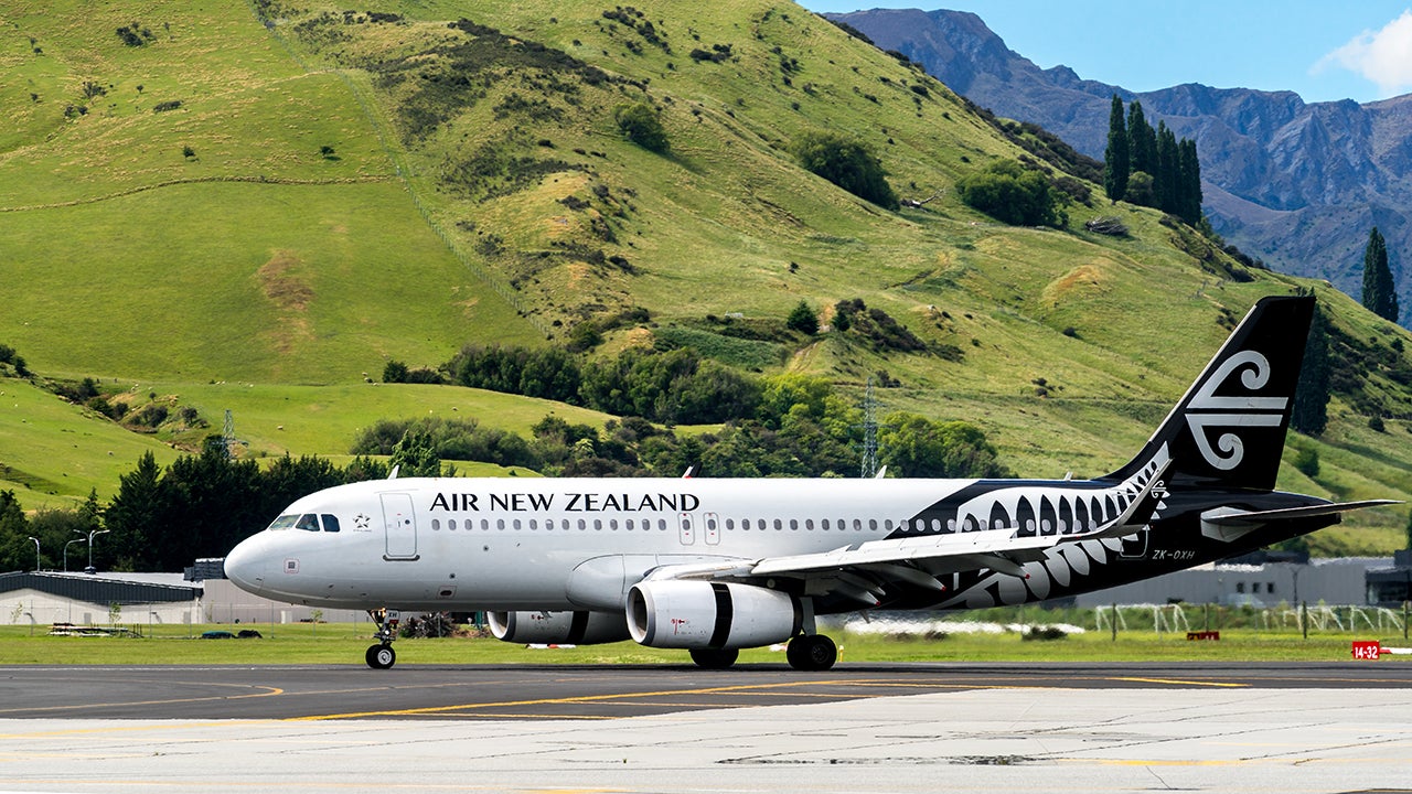 Air New Zealand Refunds Passengers After 20 Throw Up On Bumpy Flight Air New Zealand Refunds Passengers After 20 Throw Up On Bumpy Flight