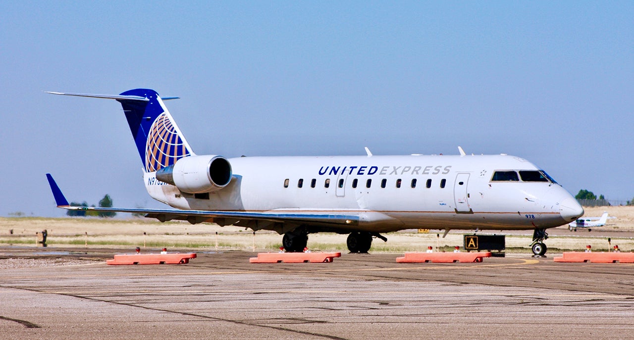 Is United Airlines inching closer to buying a 100-seat mainline ...