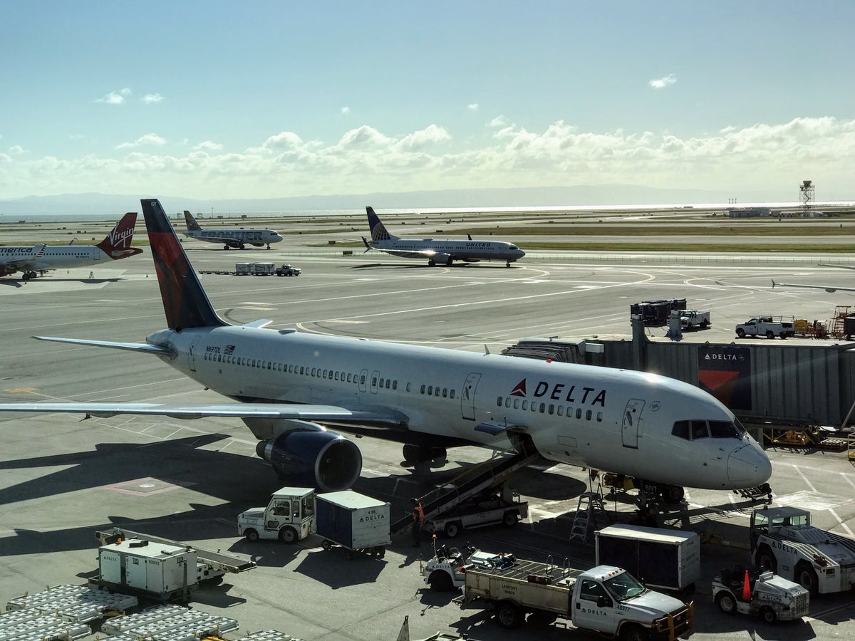 Delta 757 Halts Takeoff from SF as Smoke Pours out of Engine - The ...