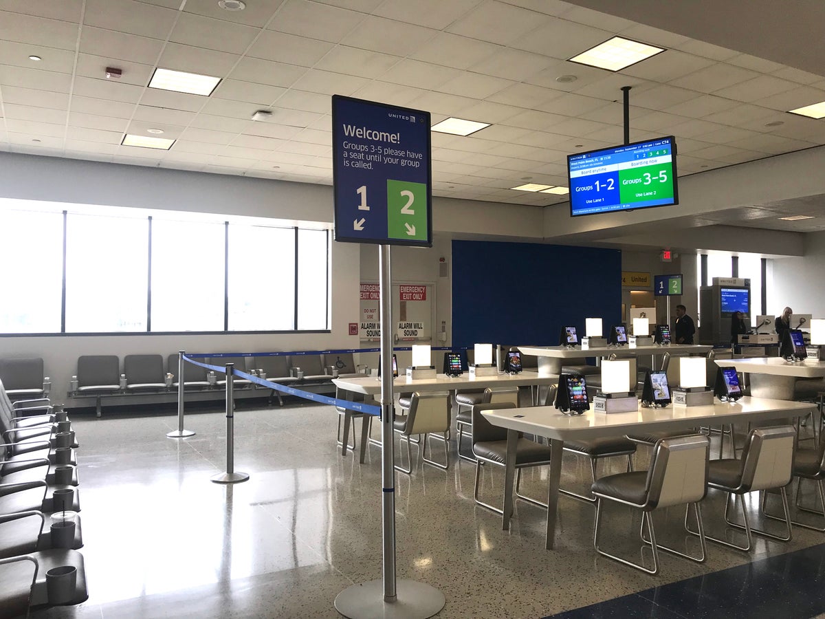 United Updates Its Boarding Process, Creates New Signage - The Points Guy
