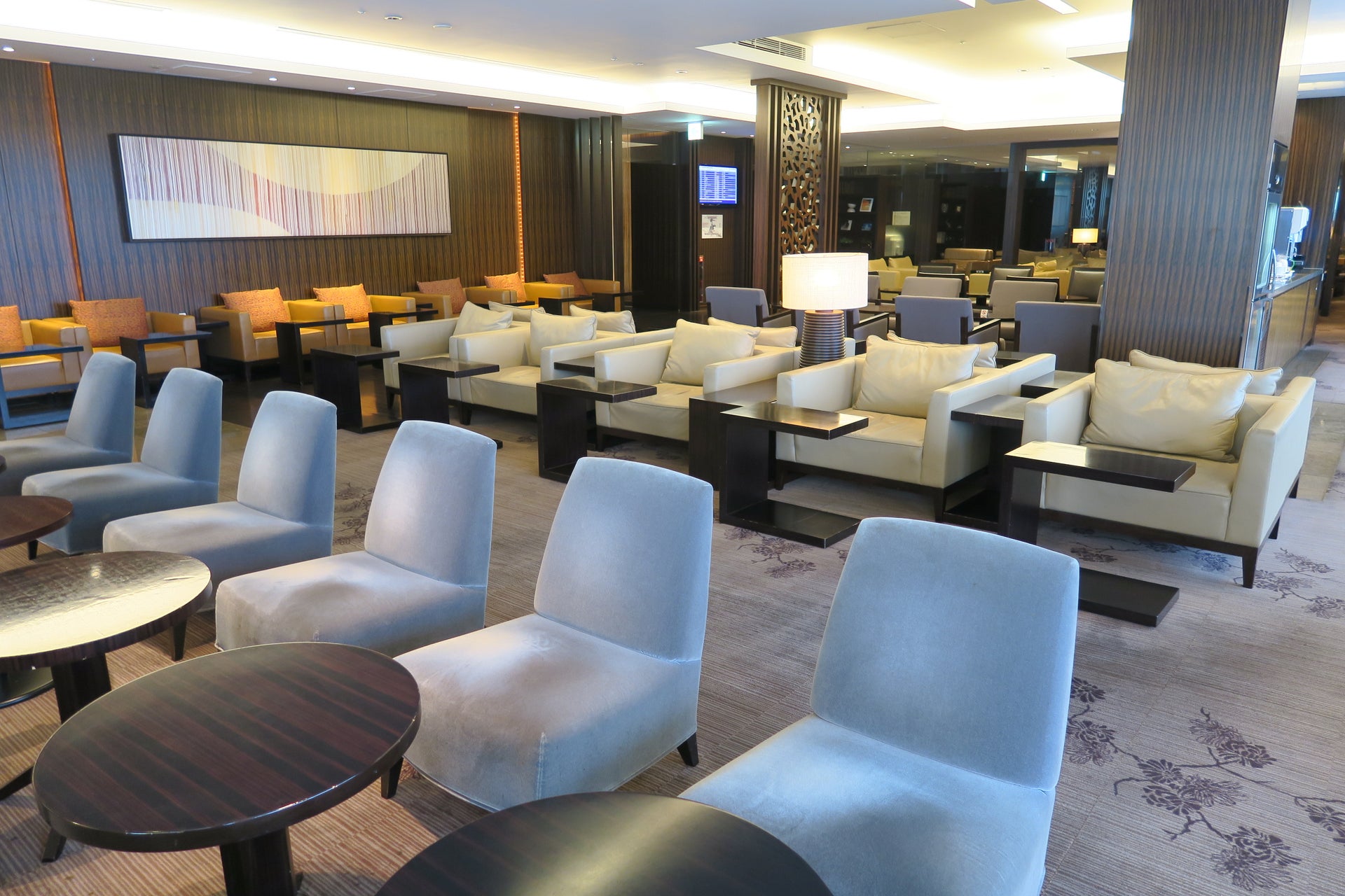 Review: JAL First Class Lounge Tokyo Narita Main Building - The Points Guy