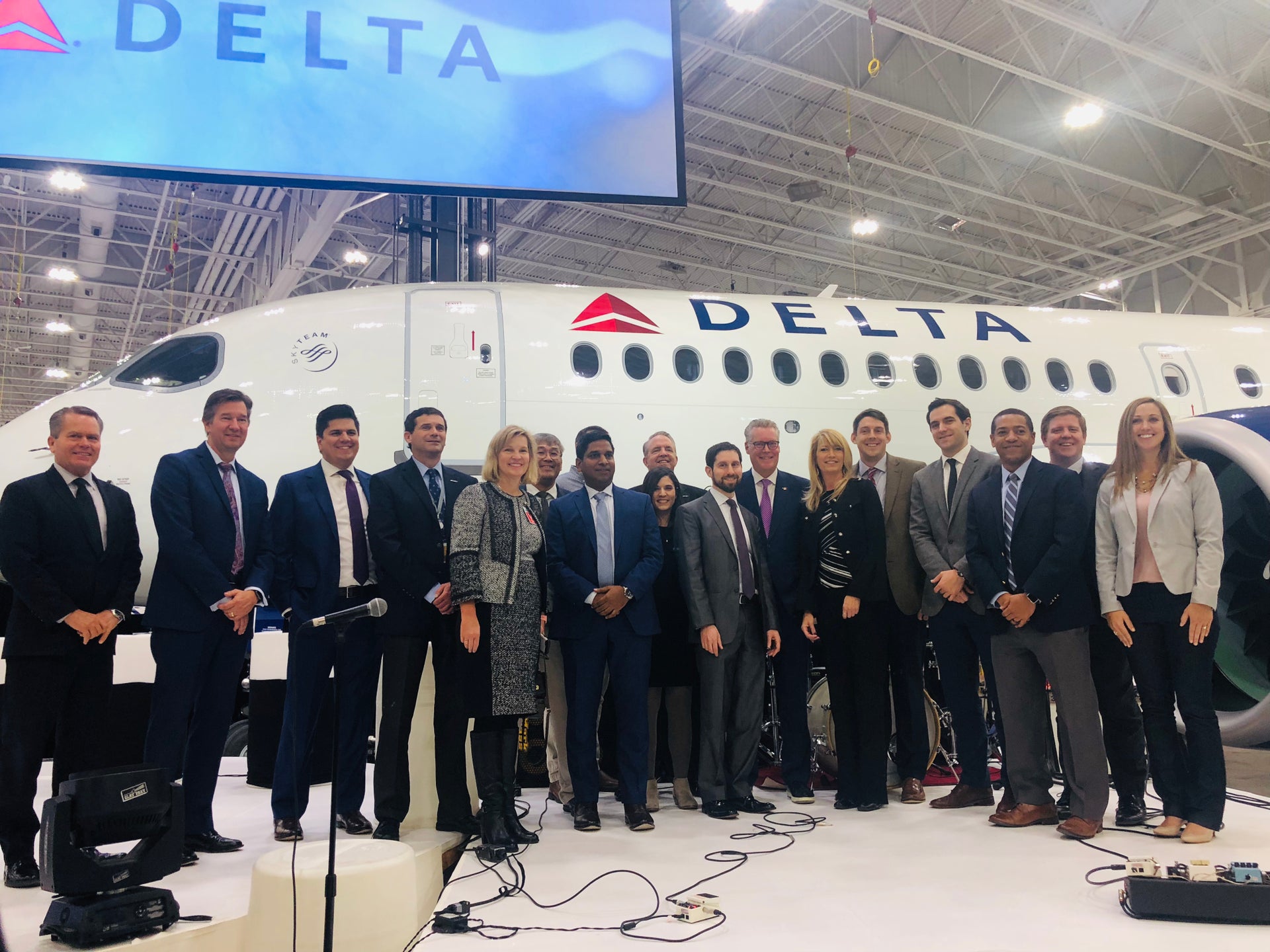 Delta's Employees Feel the Love with $1.3 Billion Profit Sharing Payout ...