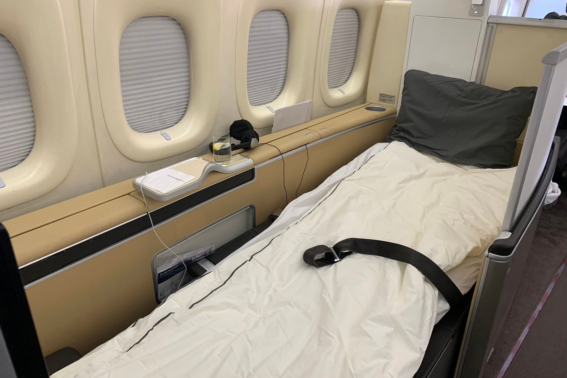 5 Ways Aircraft Interiors Affect Your Onboard Sleep - The Points Guy