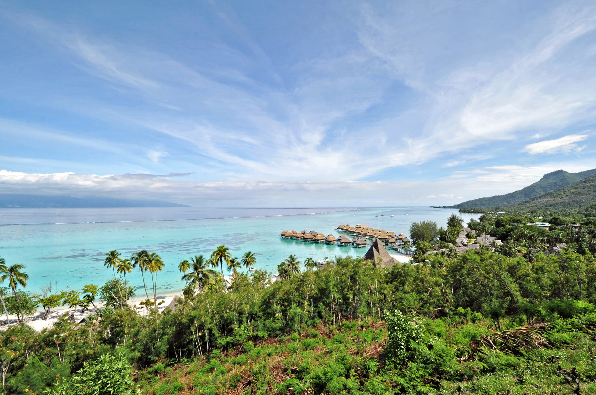 Moorea or Bora Bora — Which Island Paradise Is For You? - The Points Guy