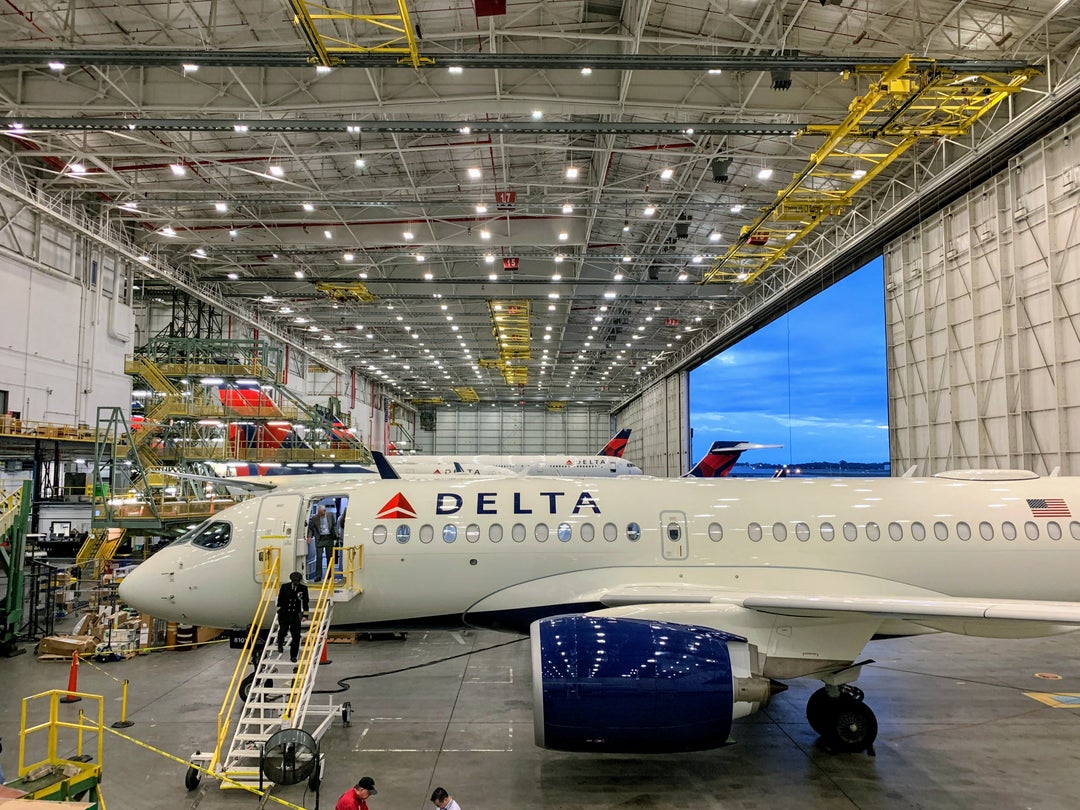 Review of Comfort+ on Delta's Airbus A220, New York to Dallas - The ...