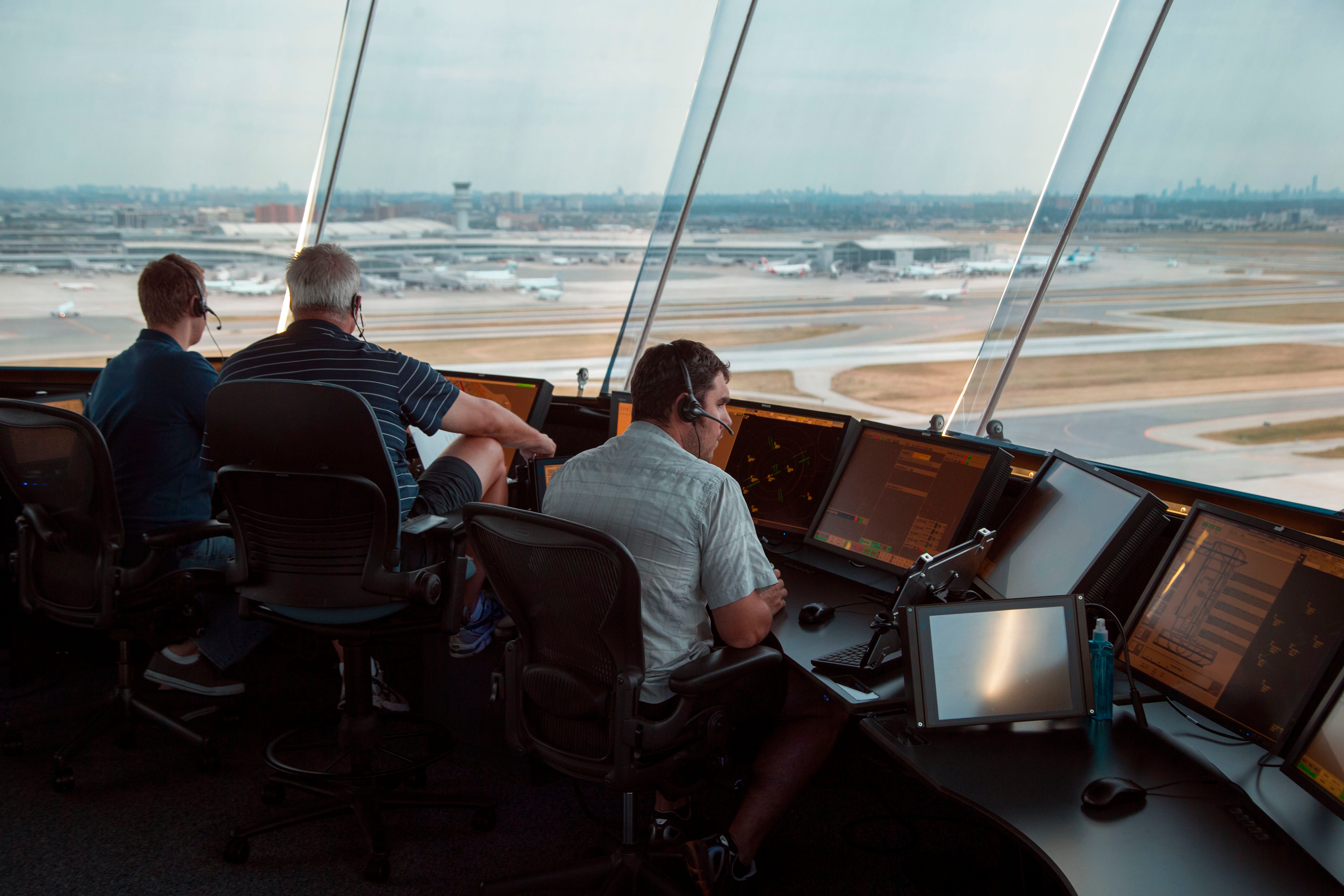 Canadian Air Traffic Controllers Sent Pizza to US Counterparts Impacted ...