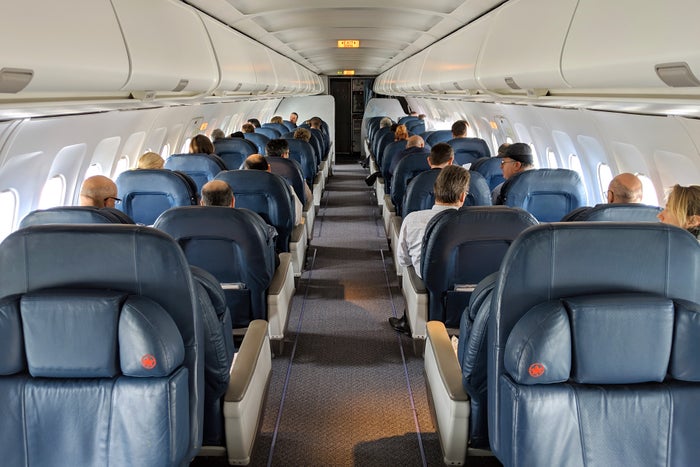 Flying Like a Pro Athlete on an Air Canada Jetz A319