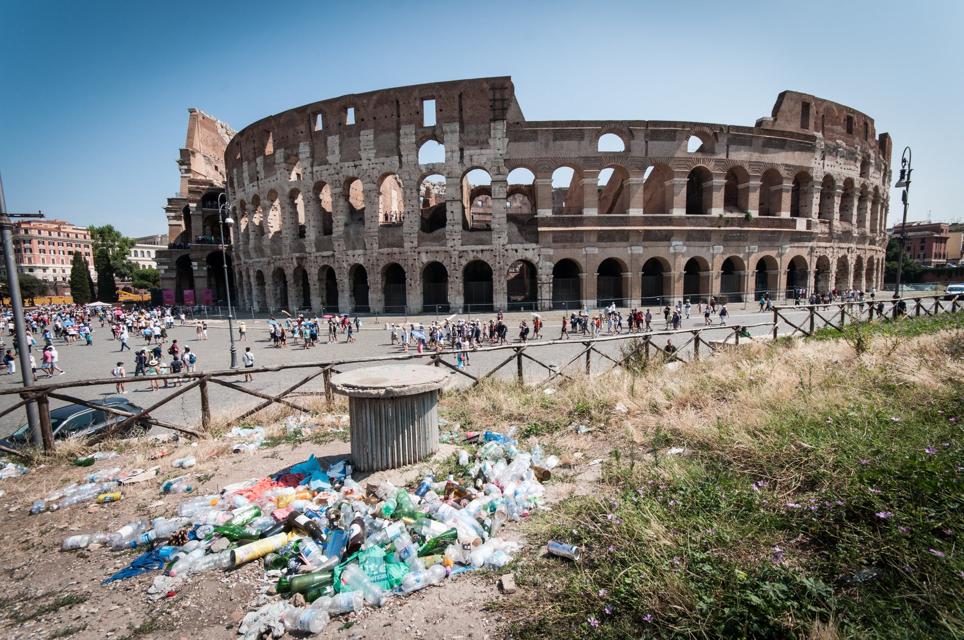 Rubbish problems in Rome, Italy