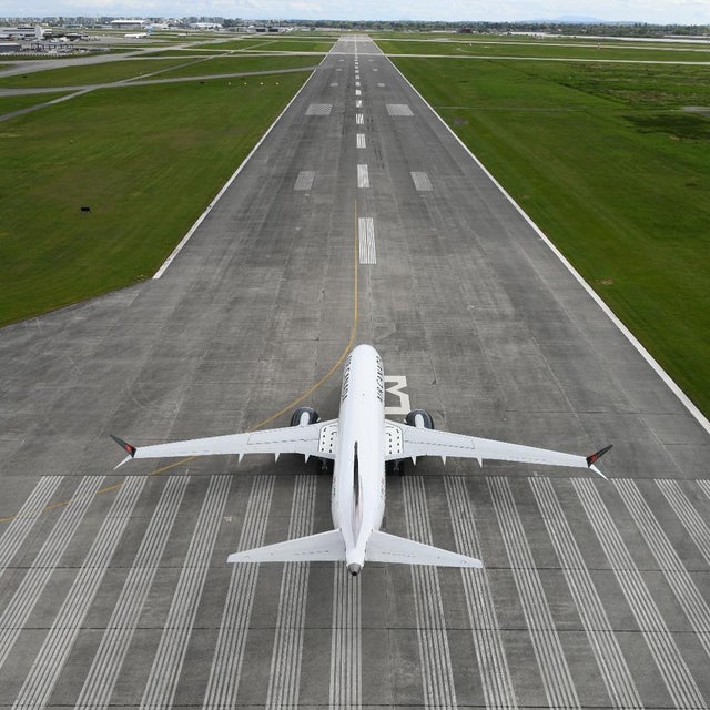 Why do airline pilots tell us the runway they're landing on? - The ...