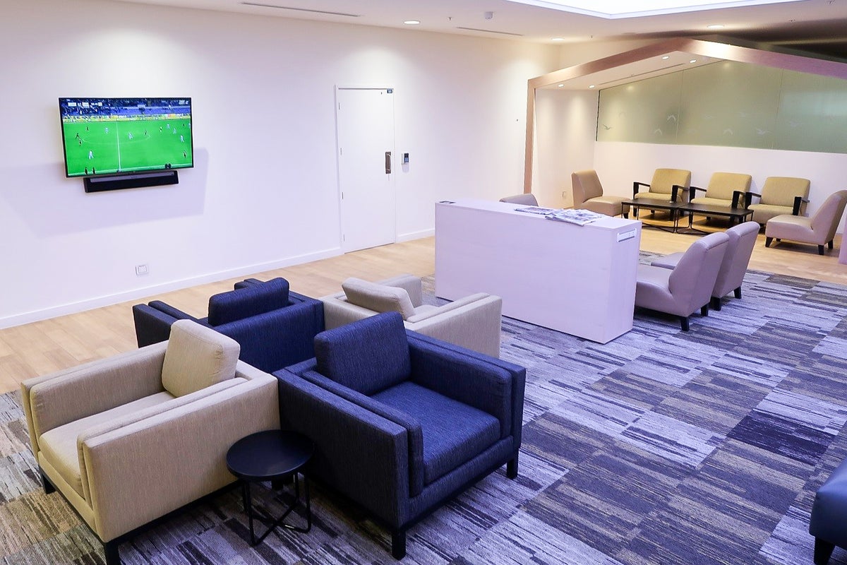 A Review of the Strata Lounge at Auckland International - The Points Guy