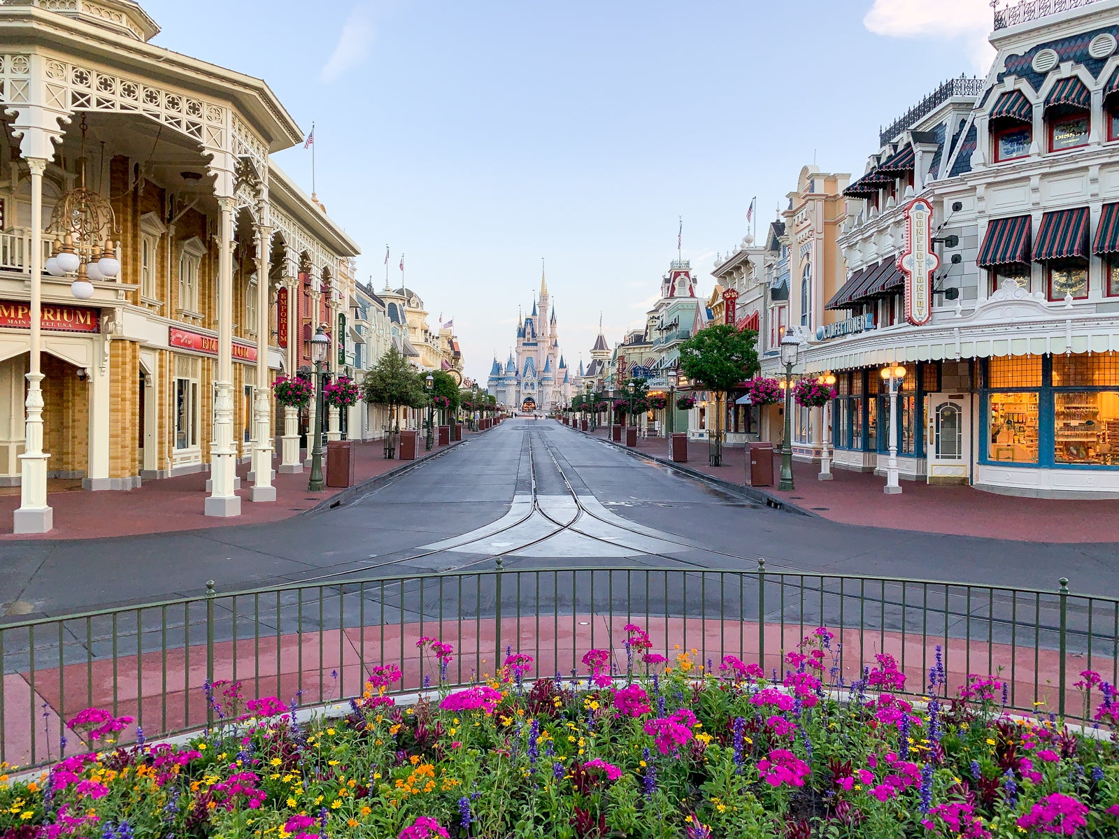 How to get a reservation to enter a Disney World theme park until at ...