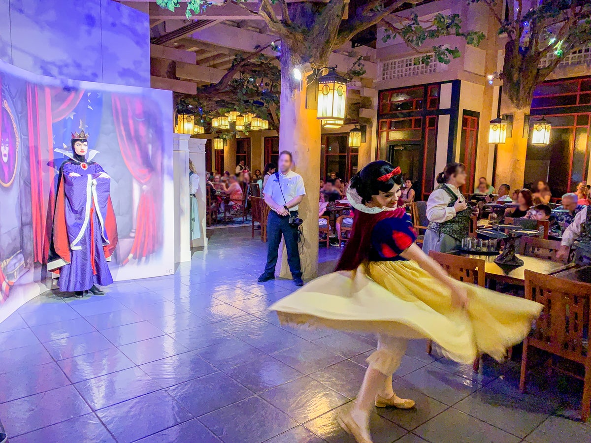 The 5 best character dining meals at Disney World - The Points Guy