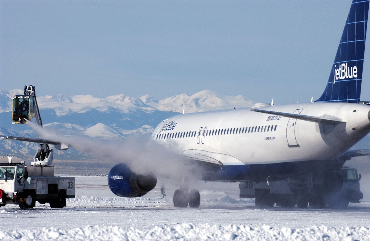 How aircraft deal with the dangers of snow and ice - The Points Guy