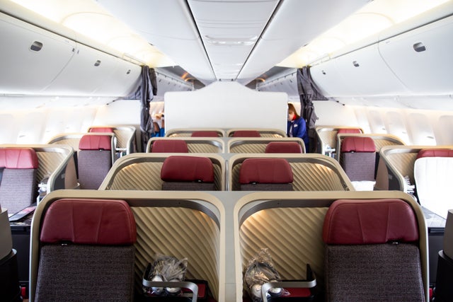 LATAM plans new business class with doors for 787 Dreamliner fleet ...