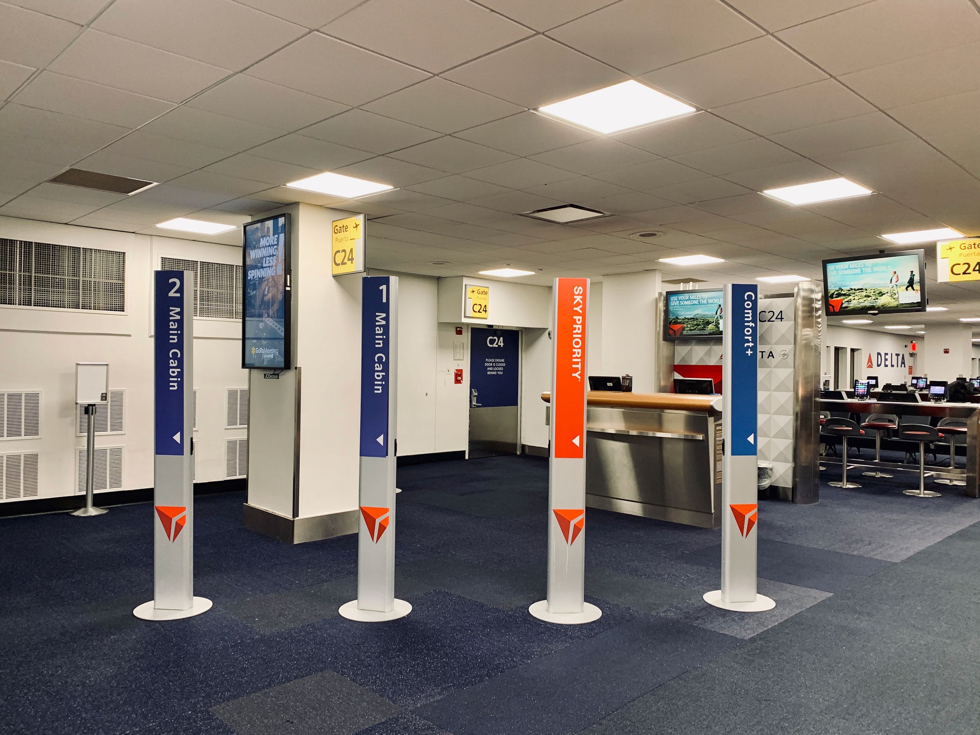 Which airline credit cards offer the best priority boarding perks ...